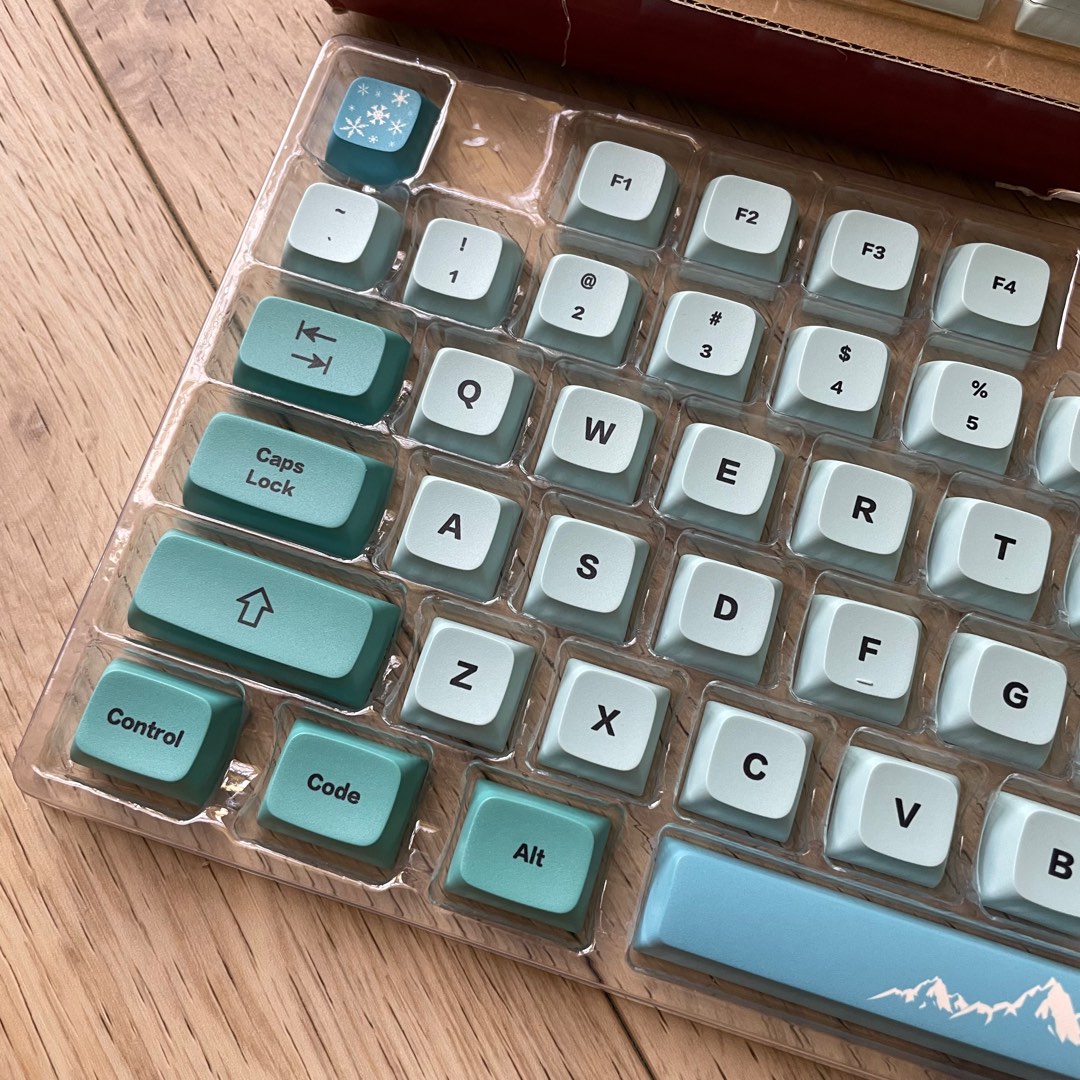Iceberg keycaps XDA profile (123 keys), Computers & Tech, Parts ...