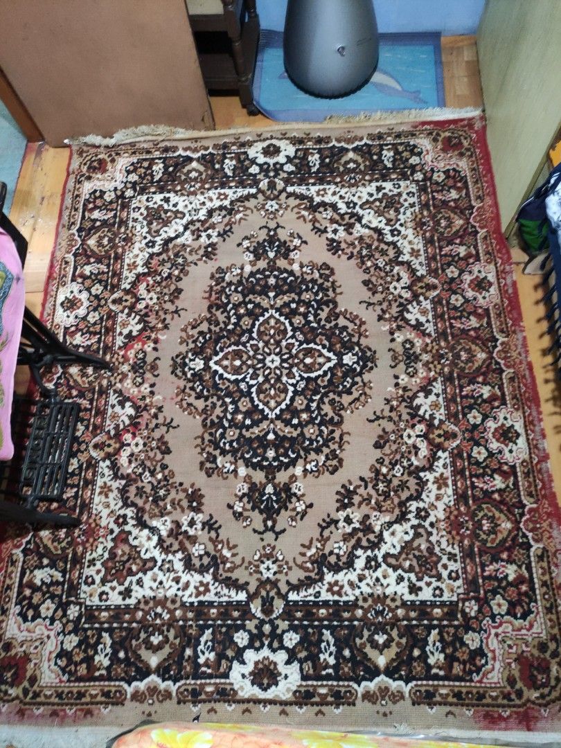 Karpet Merah Besar 2m x 165cm sudah dicuci, Perabotan Rumah di Carousell