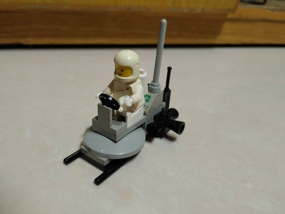 LEGO 6801 Space scooter (經典太空系列1981年中古品), 興趣及遊戲, 玩具 & 遊戲類 - Carousell