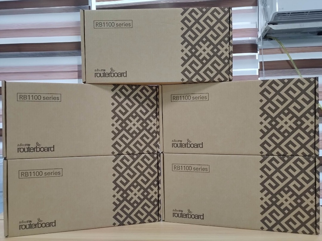 Mikrotik RB1100x4 1U rackmount router with 13x Gigabit Ethernet ports ...