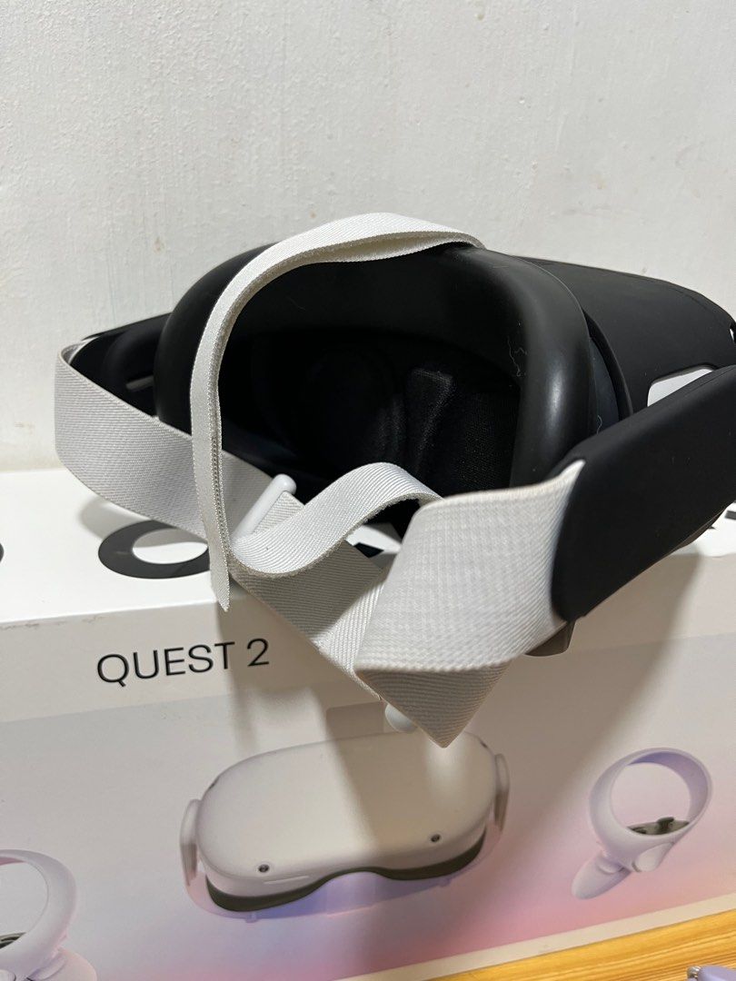 Oculus Quest 2, Hobbies & Toys, Toys & Games on Carousell