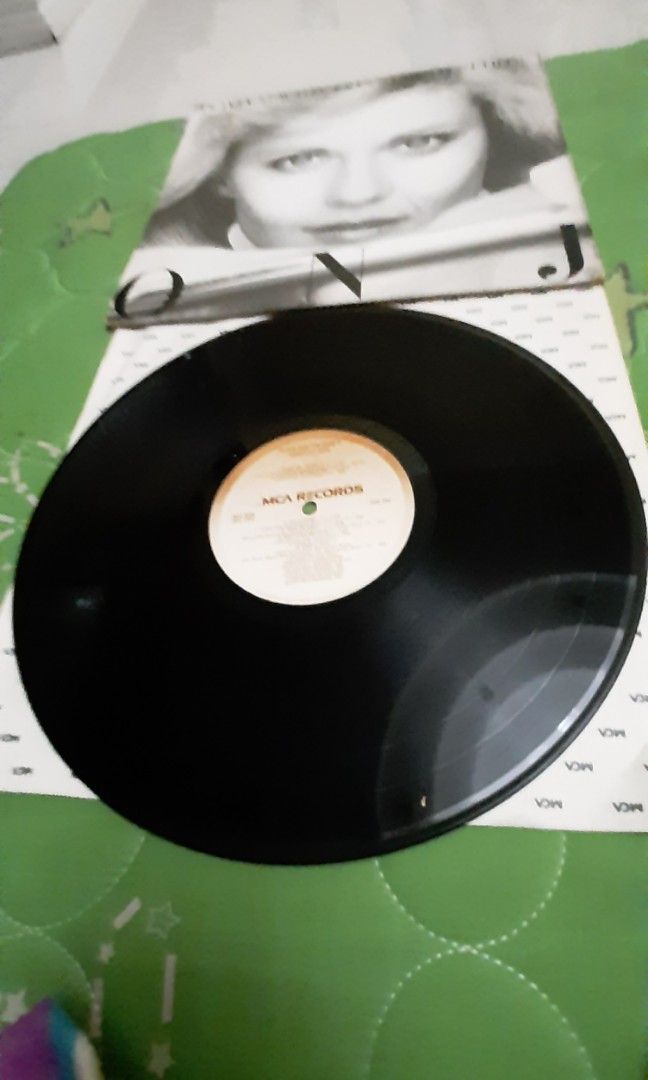 Plaka/ vinyl record. OLIVIA NEWTON JOHN, Hobbies & Toys, Music & Media ...