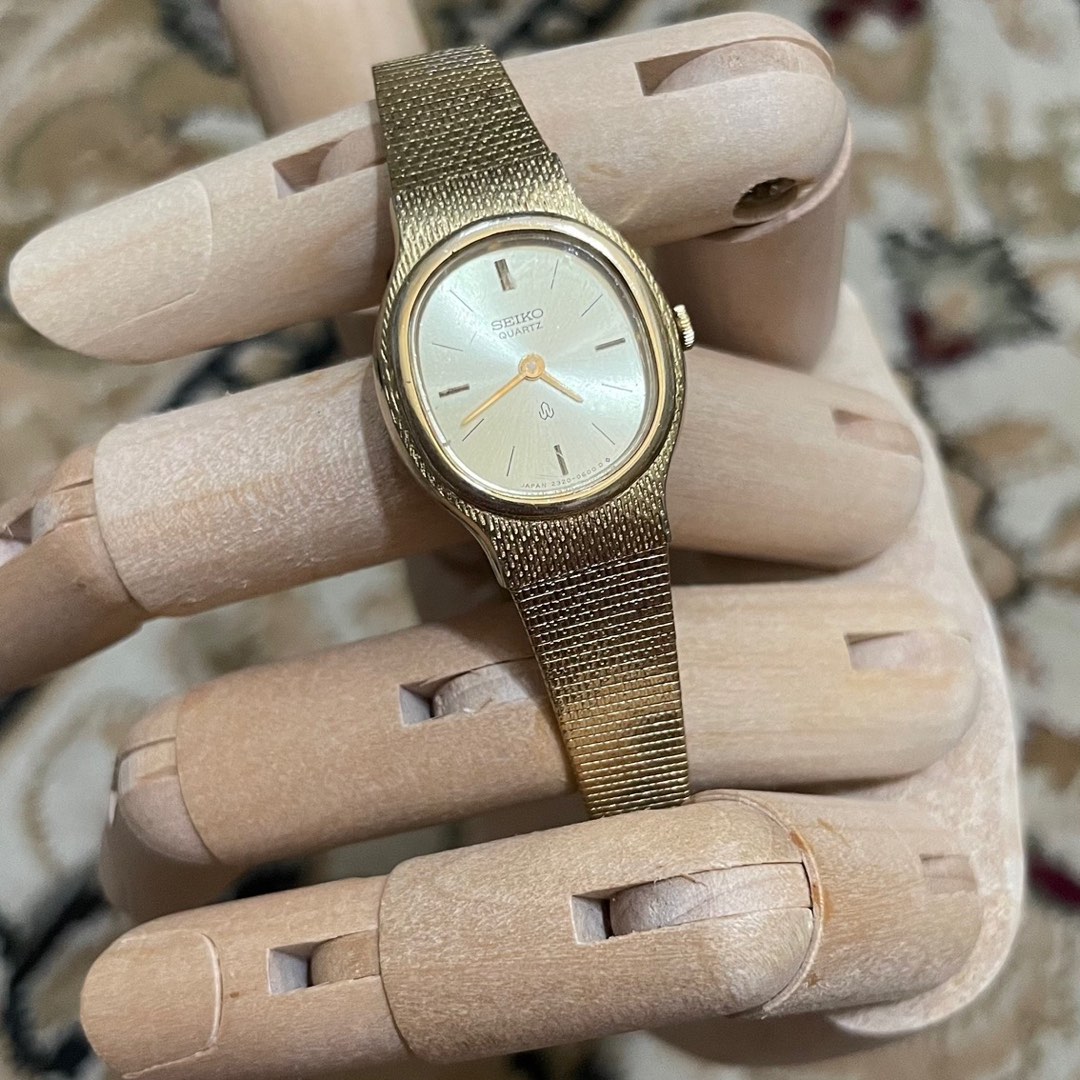 Seiko Vintage Ladies - Gold Case, Fesyen Wanita, Jam Tangan di Carousell