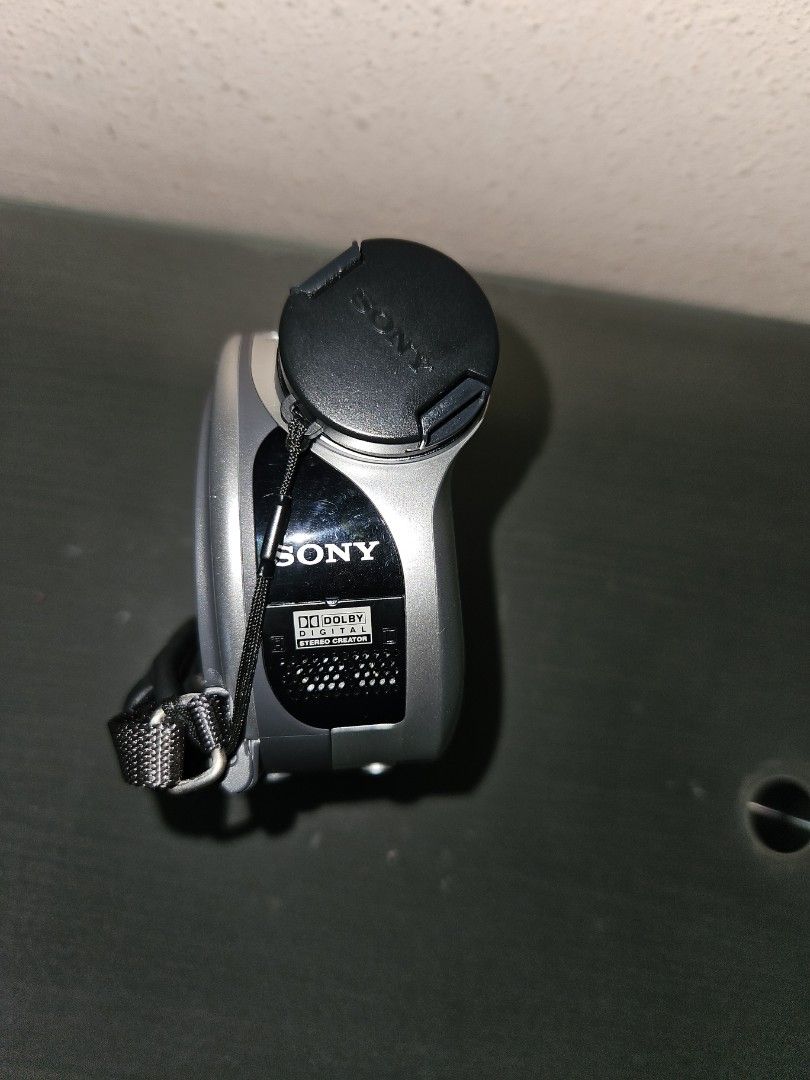 Spolit - Sony handycam Carl Zeiss lens, Photography, Cameras on Carousell