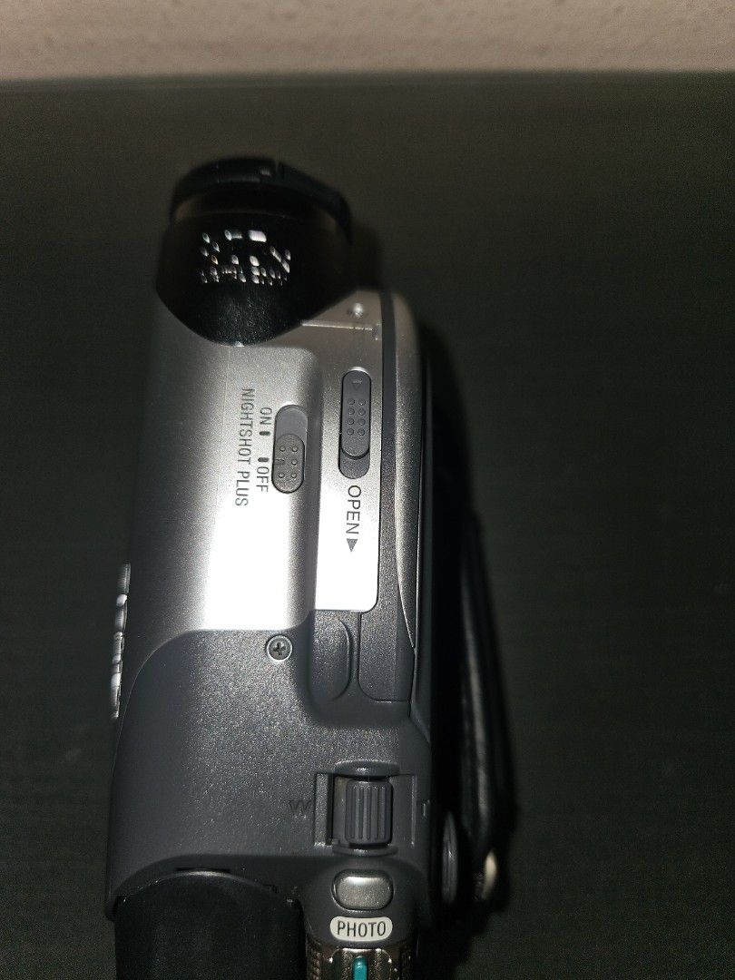 Spolit - Sony handycam Carl Zeiss lens, Photography, Cameras on Carousell