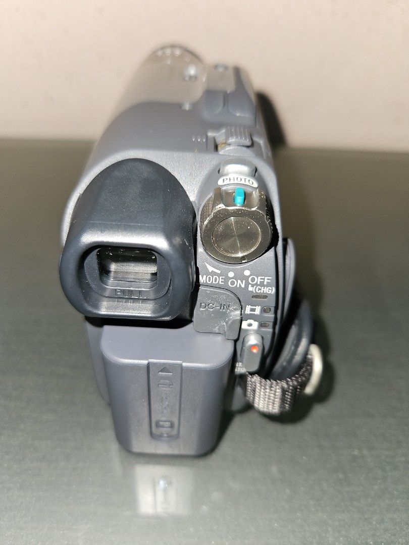 Spolit - Sony handycam Carl Zeiss lens, Photography, Cameras on Carousell