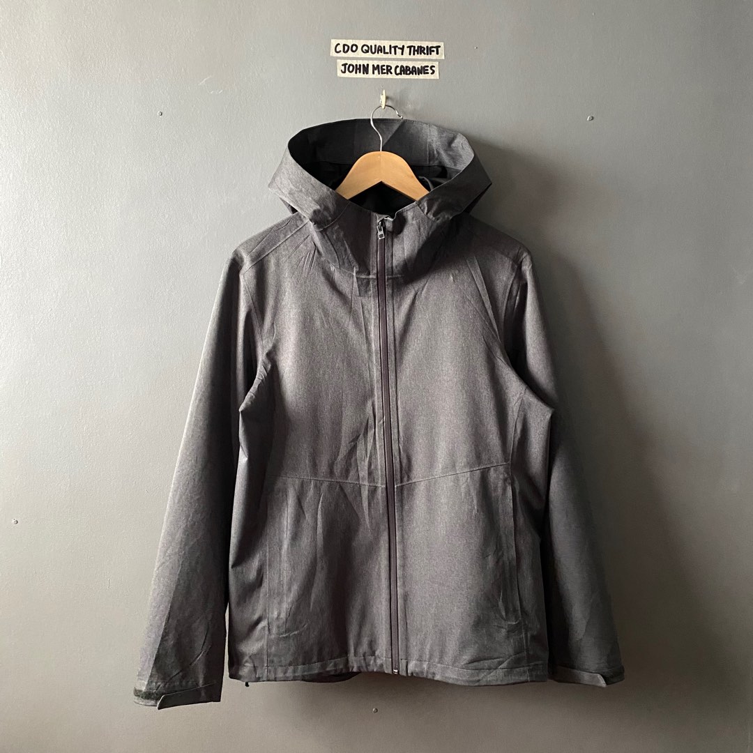 UNIQLO BLOCKTECH PARKA on Carousell