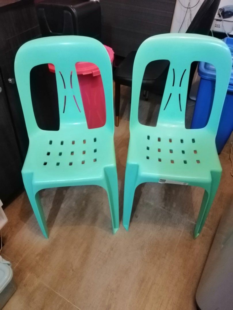 USED Uratex Monobloc Plastic Chairs (set of 2) on Carousell