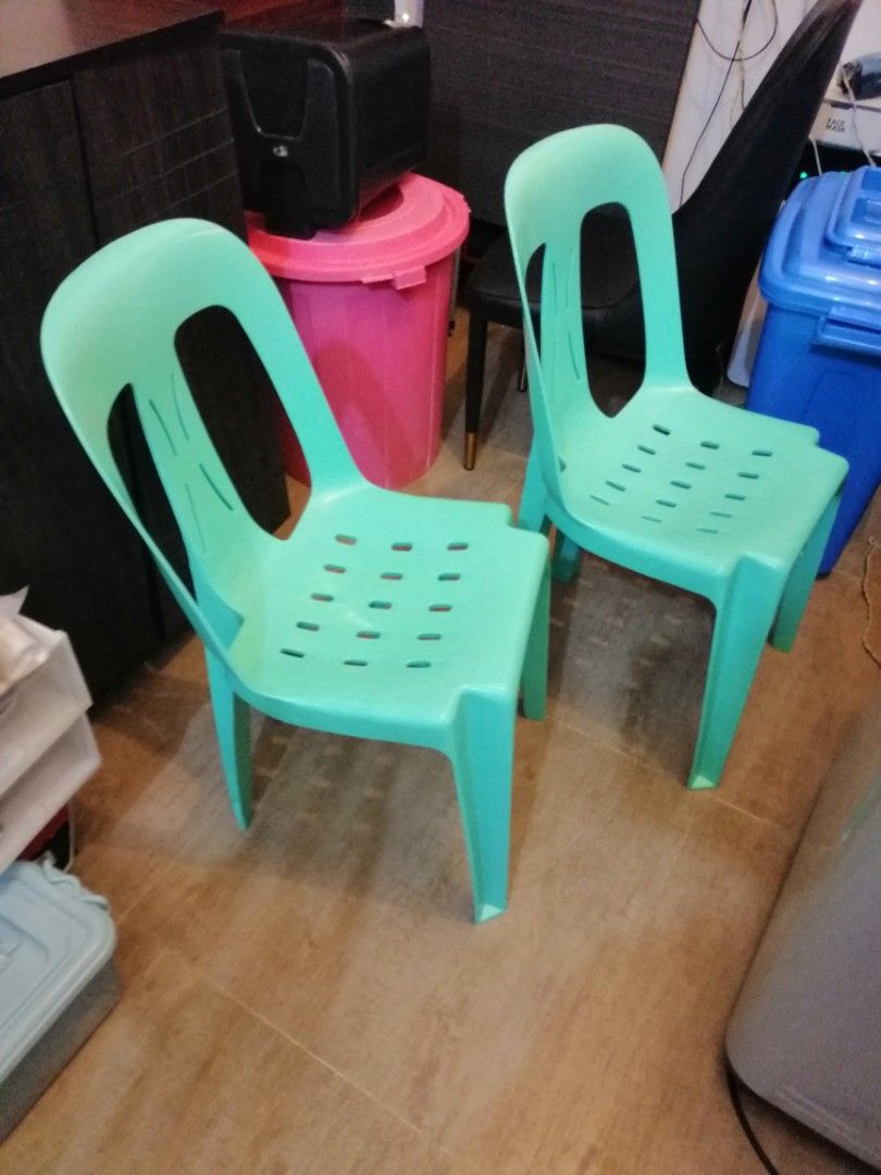 USED Uratex Monobloc Plastic Chairs (set of 2) on Carousell