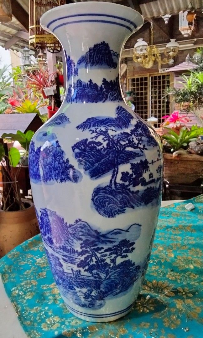 Vase/pasu porcelain VP77, Hobbies & Toys, Collectibles & Memorabilia ...