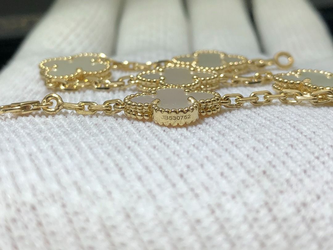 Vintage Alhambra bracelet, 5 motifs, Women's Fashion, Jewelry ...