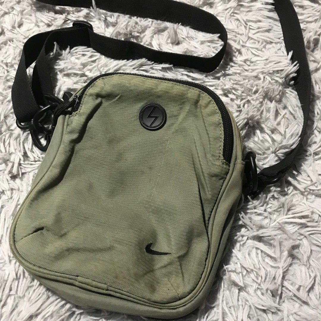Vintage Nike Sling Bag, Men's Fashion, Bags, Sling Bags on Carousell