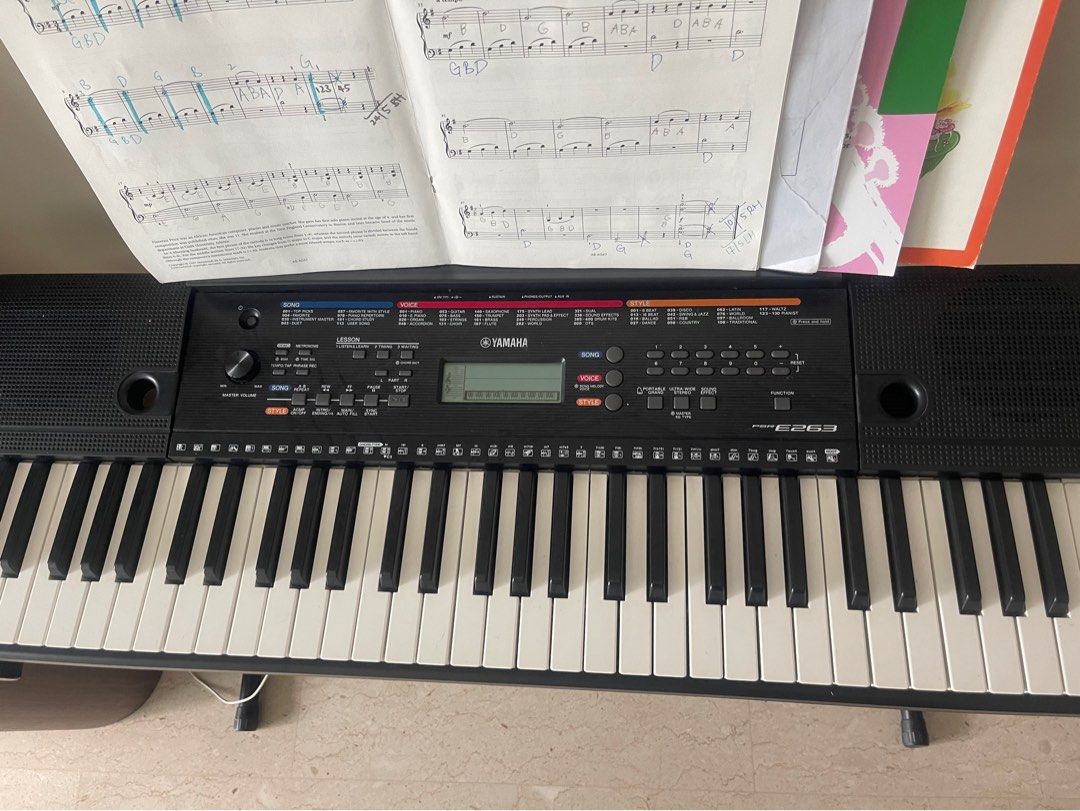 Yamaha Keyboard PSR E263, Hobbies & Toys, Music & Media, Musical ...