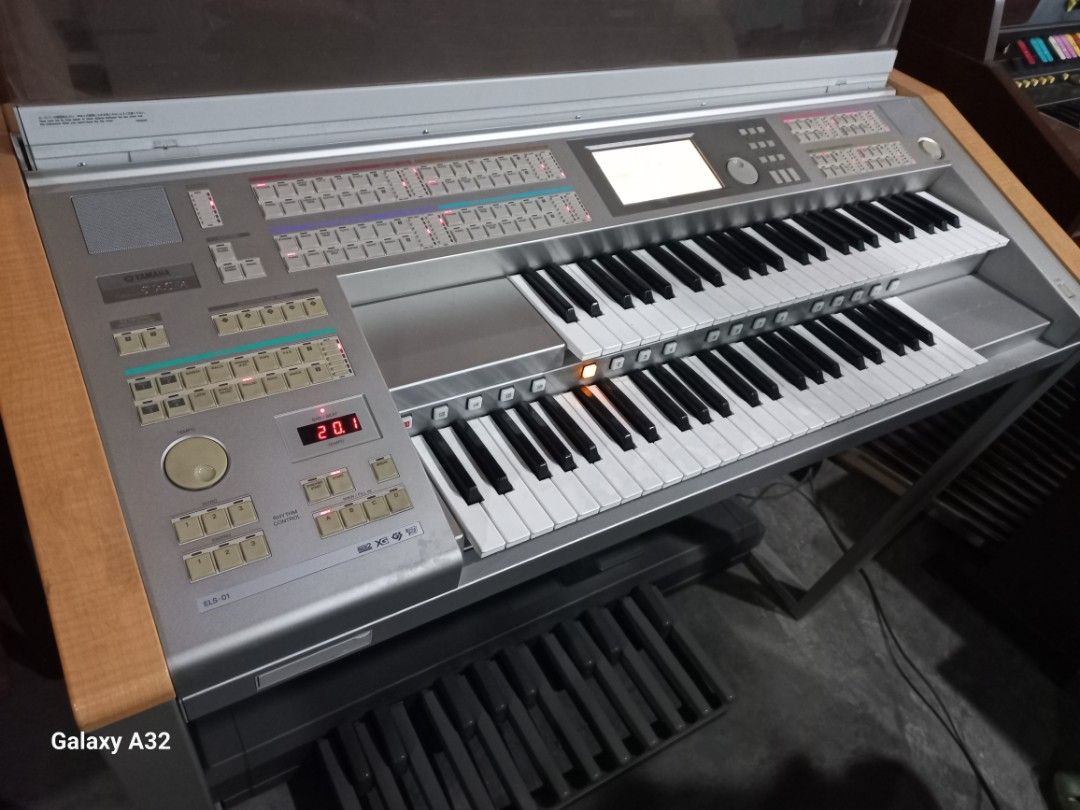 Yamaha Stagea ELS-01 Organ, Hobbies & Toys, Music & Media, Musical Instruments on Carousell