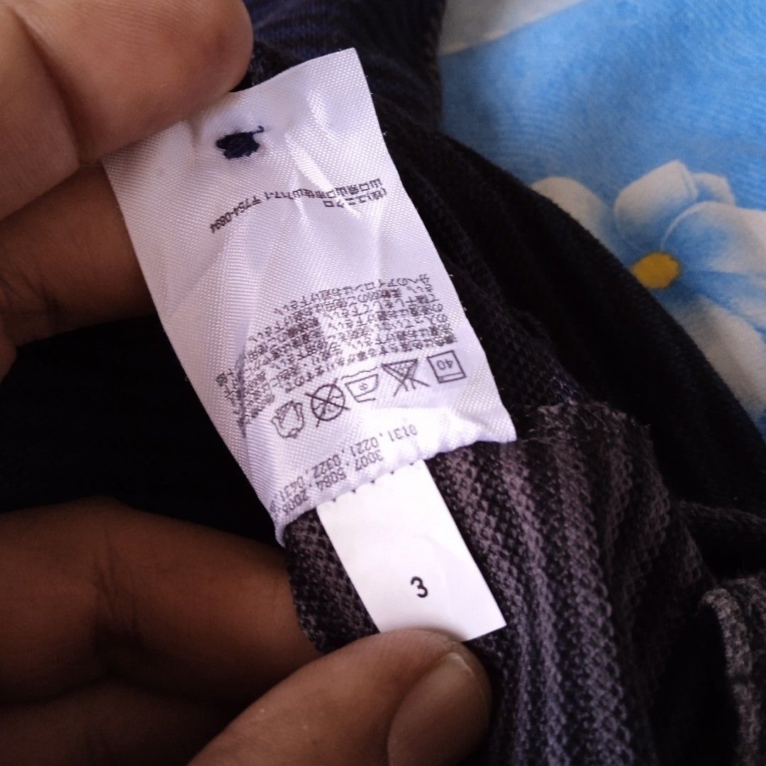 Yaow kaos kerah uniqlo pocket, Fesyen Pria, Pakaian , Atasan di Carousell