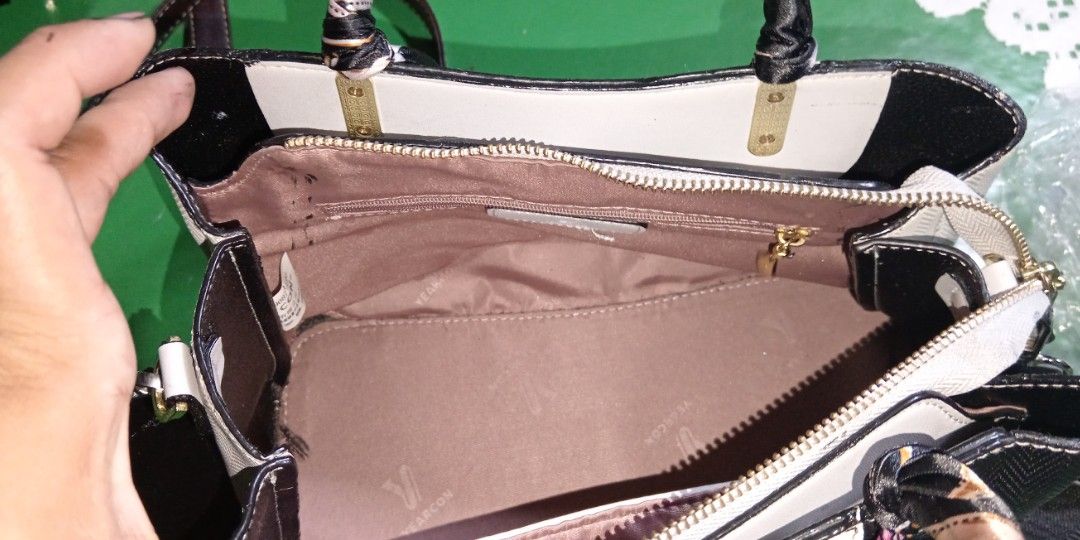 Yearcon 2way sling bag, Women's Fashion, Bags & Wallets, Cross-body ...