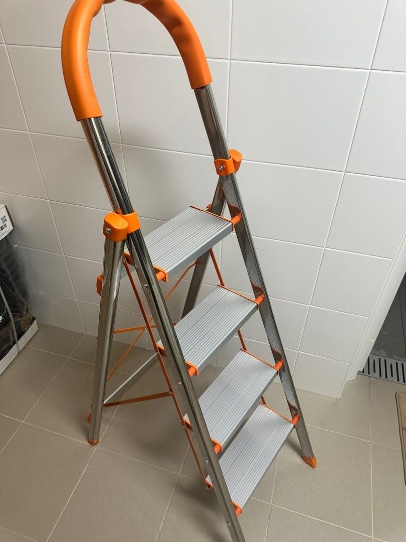 4 tier Strong Aluminium Ladder, Furniture & Home Living, Home ...