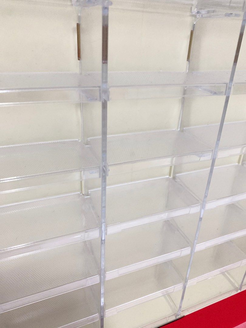 近全新 實物拍 Tomica display case 展示柜 展示架 陳列柜, 興趣及遊戲, 玩具 & 遊戲類 - Carousell