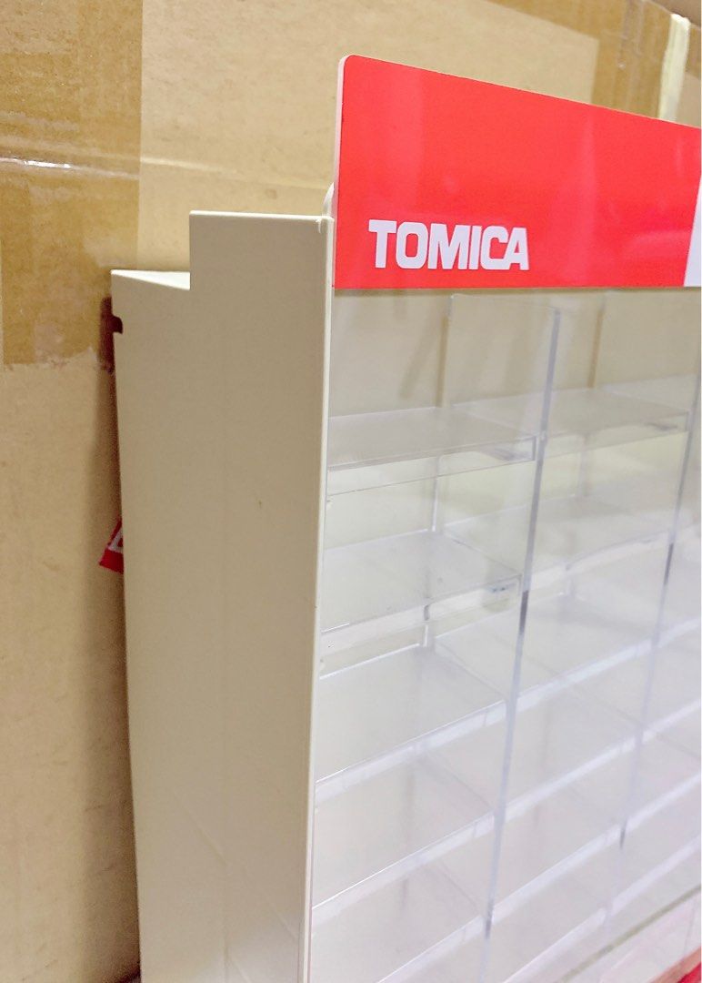 近全新 實物拍 Tomica display case 展示柜 展示架 陳列柜, 興趣及遊戲, 玩具 & 遊戲類 - Carousell