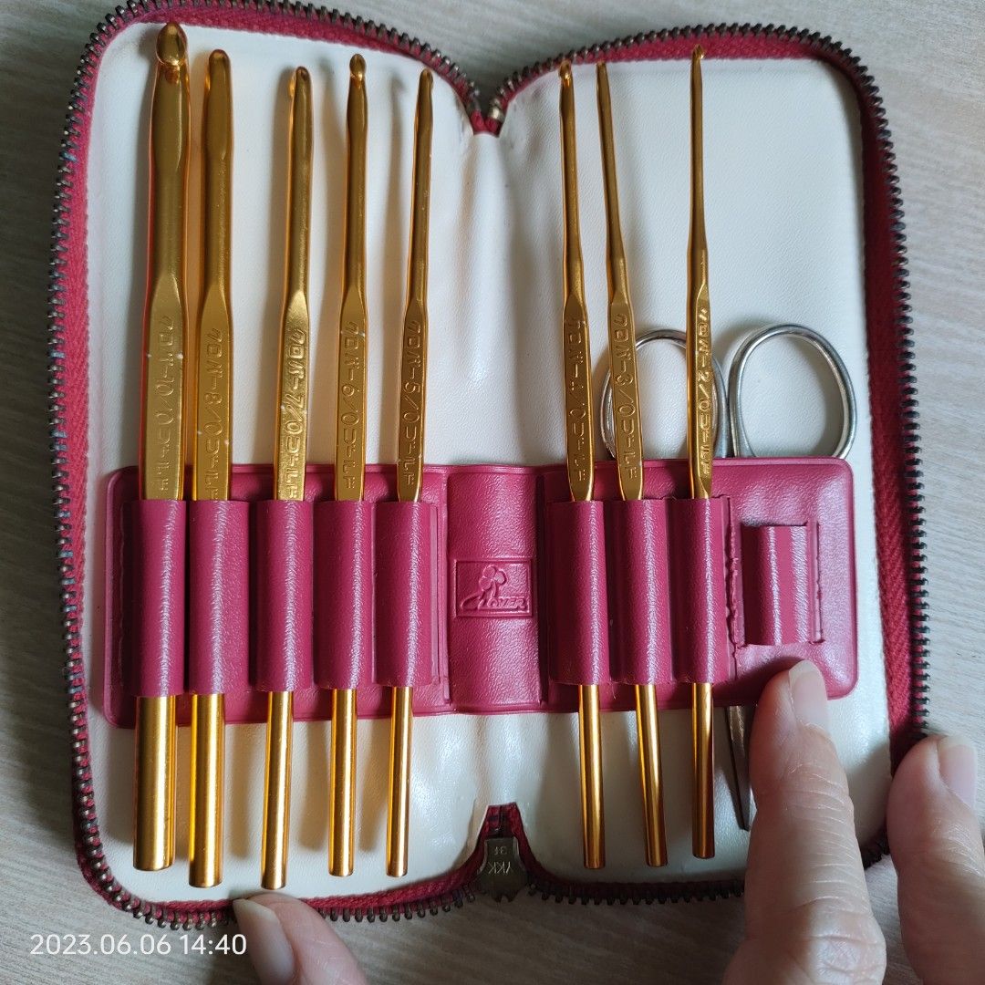 Clover crochet set, Hobbies & Toys, Stationery & Craft, Craft Supplies ...