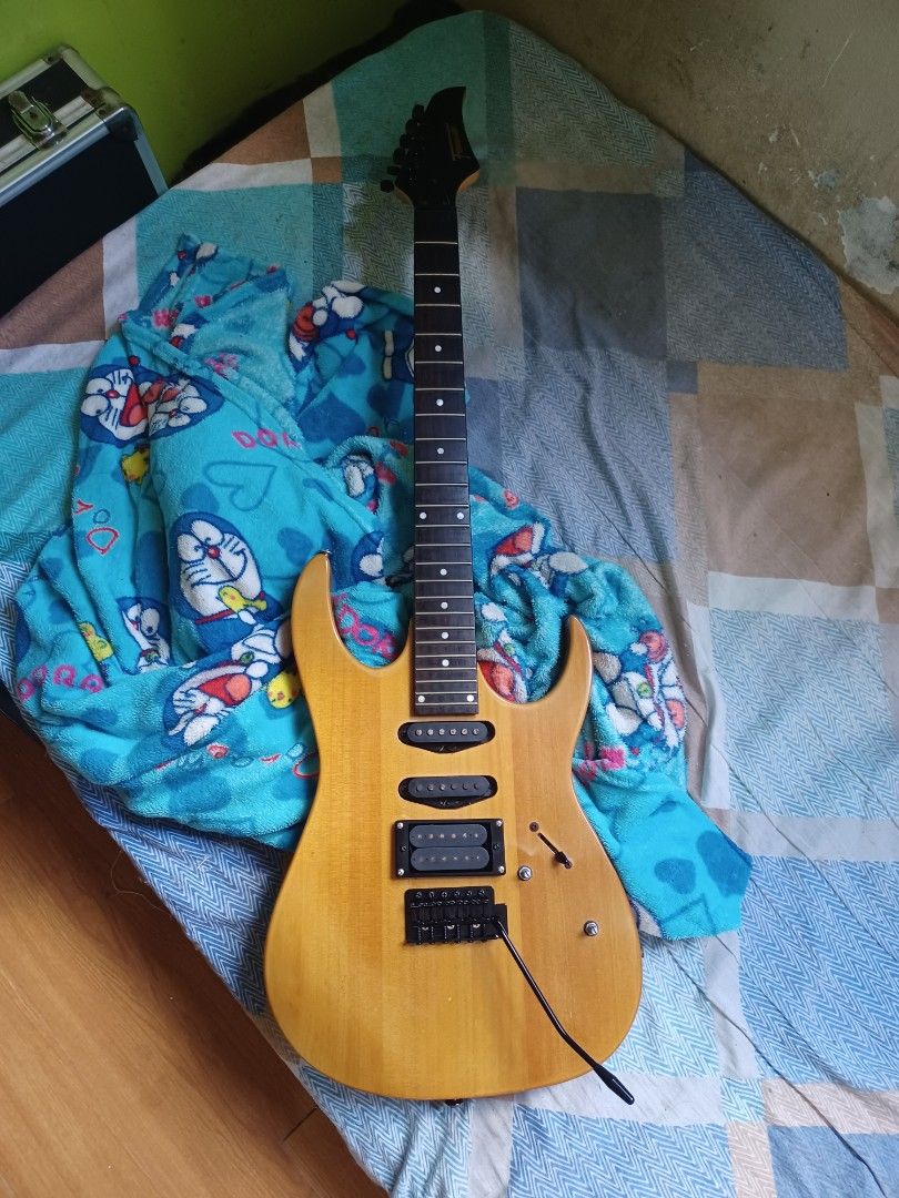Fernando super strat butter scotch rare colorway on Carousell