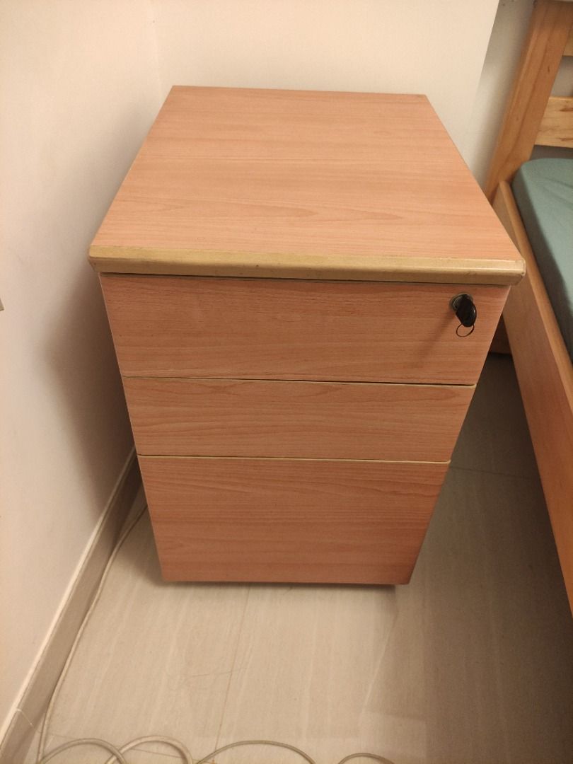 [FREE] Bedside table, 傢俬＆家居, 傢俬, 書櫃、櫃子及架 - Carousell