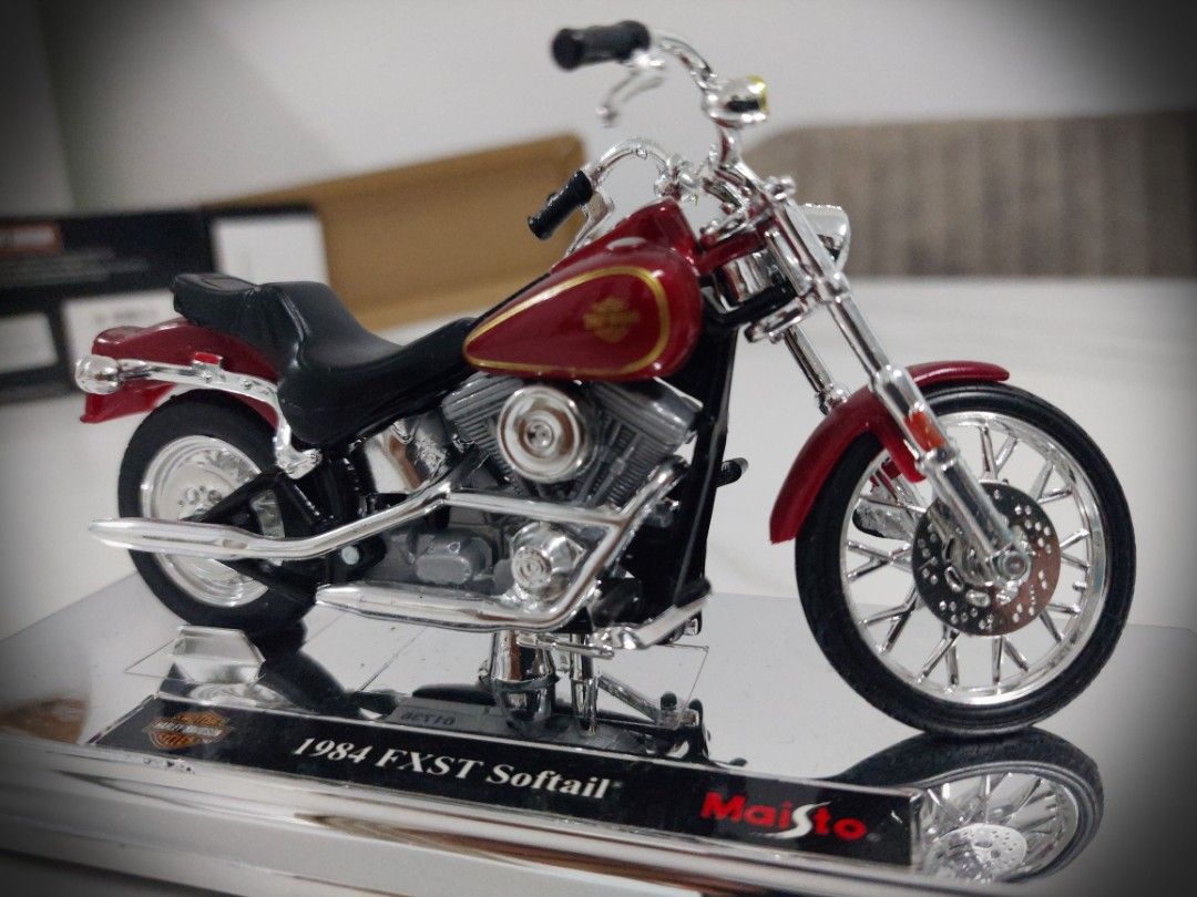 Harley-Davidson 1984 FXST Softail 1:18 by Maisto, Hobbies & Toys ...