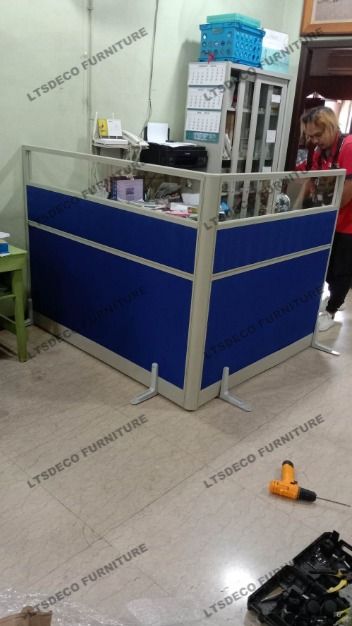 HIGH PANEL WITH GLASS WORKSTATION TABLE OFFICE PARTITION, Furniture ...