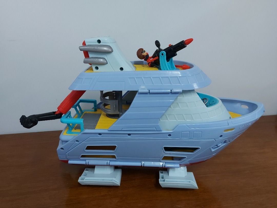 Incredibles 2: "Junior Supers" Hydroliner Playset, Hobbies & Toys, Toys ...
