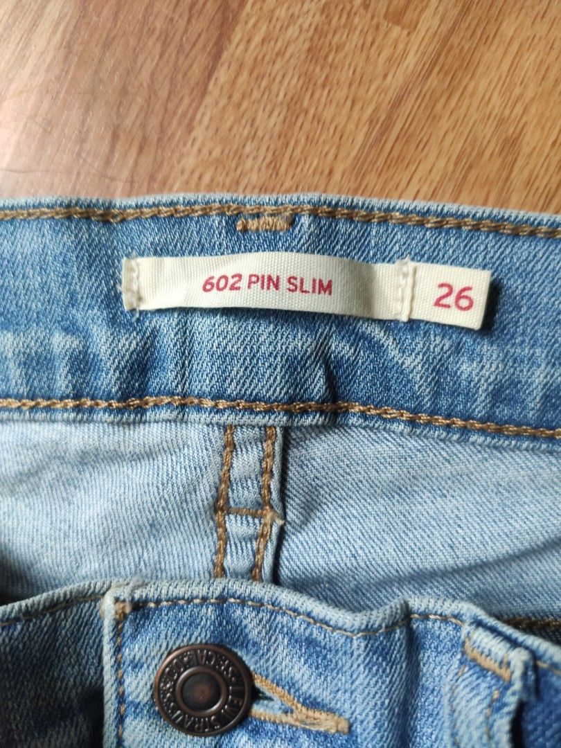 Levi's 602 Pin Slim Stretchable Jeans size 26 actual 30 on Carousell