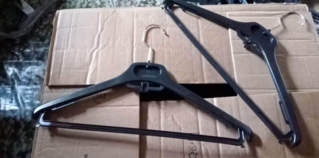 Mall pull out hanger. 200pcs, Furniture & Home Living, Home Improvement ...