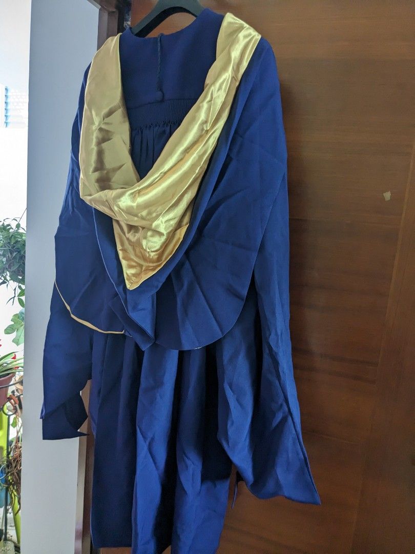 NUS Convocation Gown - Master of Science, Everything Else on Carousell
