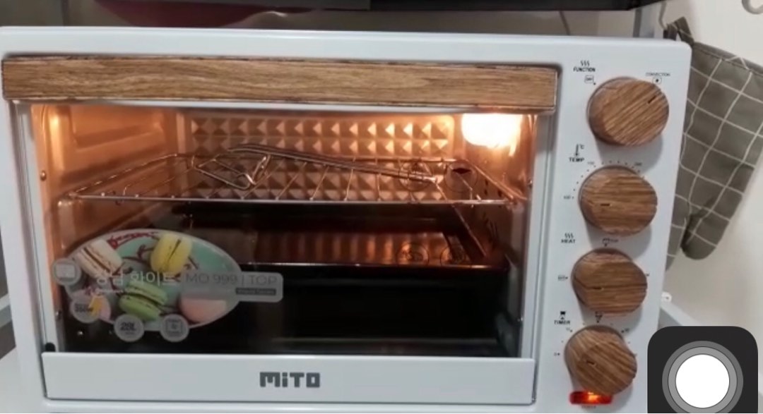 Oven mito, Kitchen & Appliances di Carousell