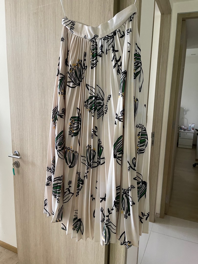 Pretty skirts, Women's Fashion, Bottoms, Skirts on Carousell