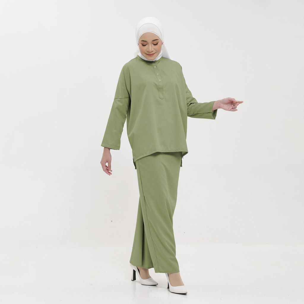 Sage Green Oversized Kurung (Kurung Tokma), Women's Fashion, Muslimah Fashion, Baju Kurung ...