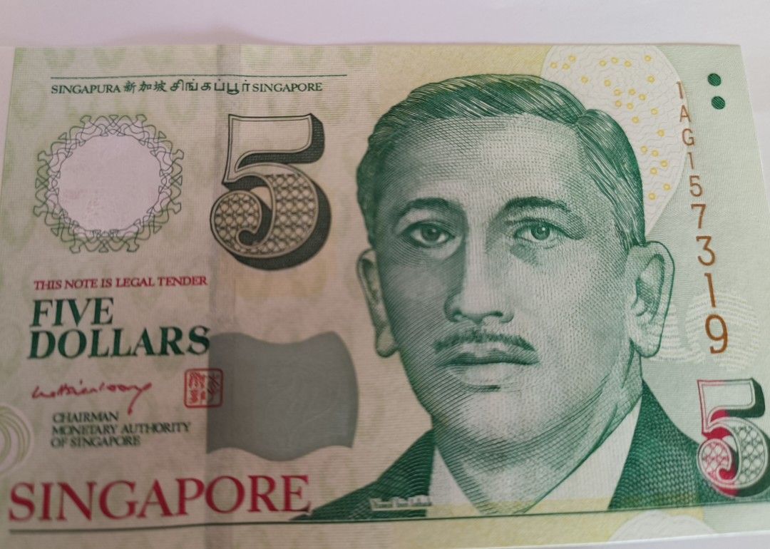 Singapore Portrait Currency Notes of $5, An UNC & EXTREMELY MINT Note ...