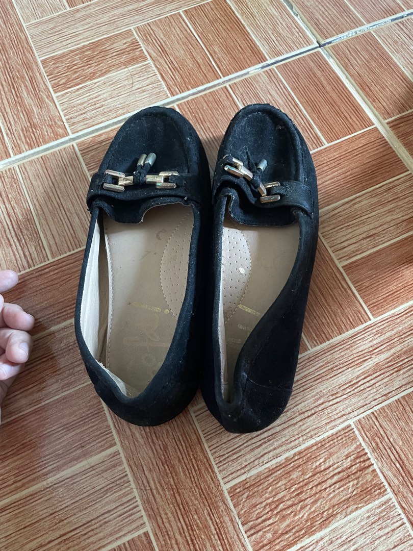 So fab shoes and sandals (3 for 300) on Carousell