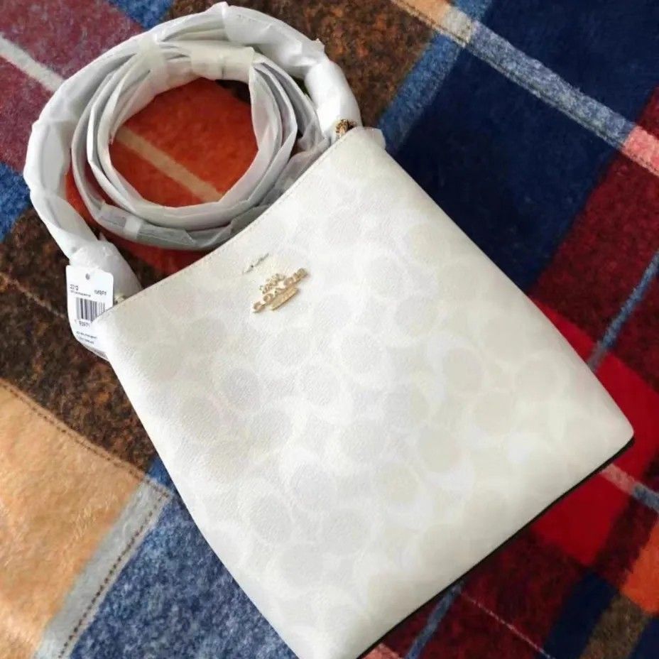 Tas Coach original signature, Fesyen Wanita, Tas & Dompet di Carousell