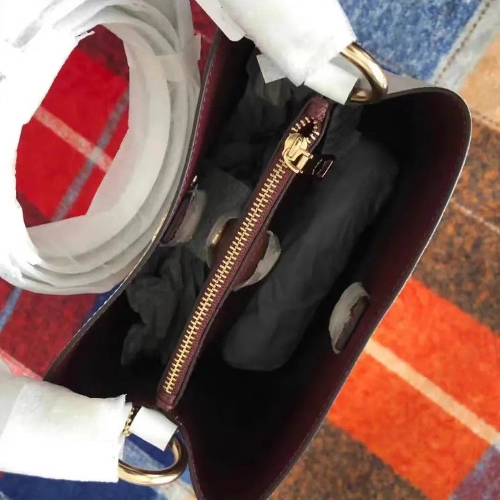 Tas Coach original signature, Fesyen Wanita, Tas & Dompet di Carousell