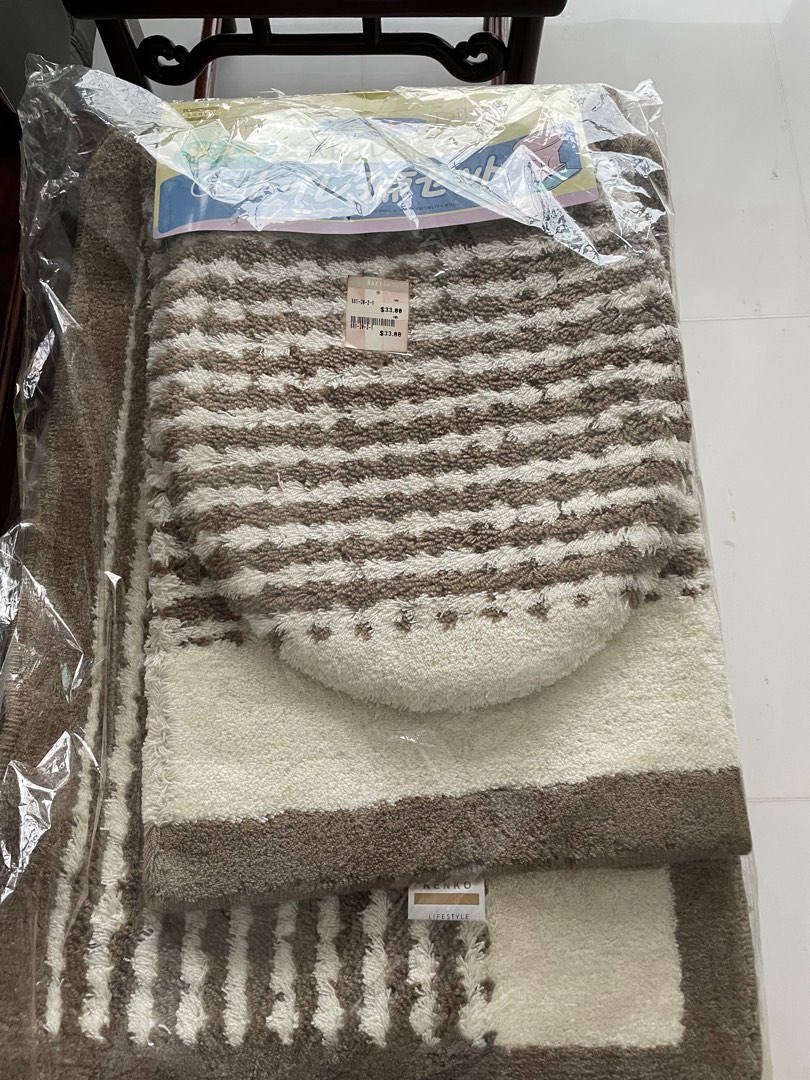 Toilet rug & bowl set, Furniture & Home Living, Bathroom & Kitchen ...