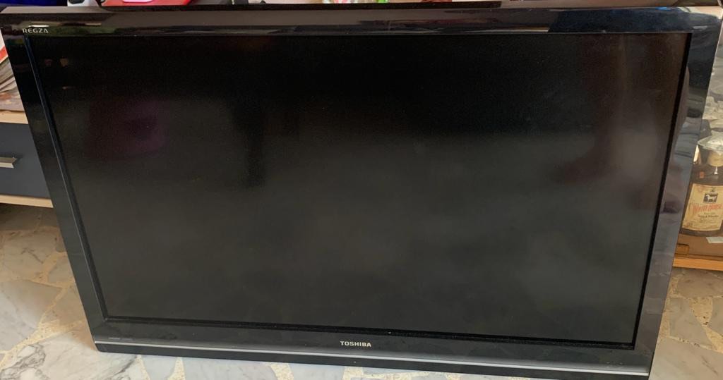Toshiba Regza 42RV600 42 Inch LCD TV, TV & Home Appliances, TV ...