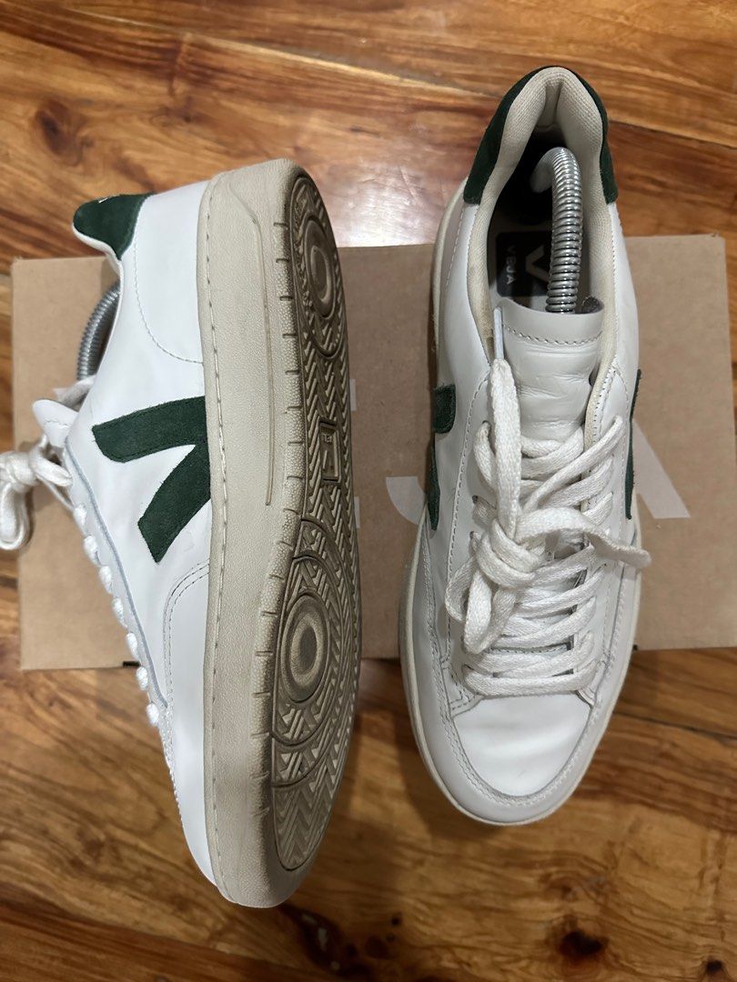 Veja V12, Men's Fashion, Footwear, Sneakers on Carousell