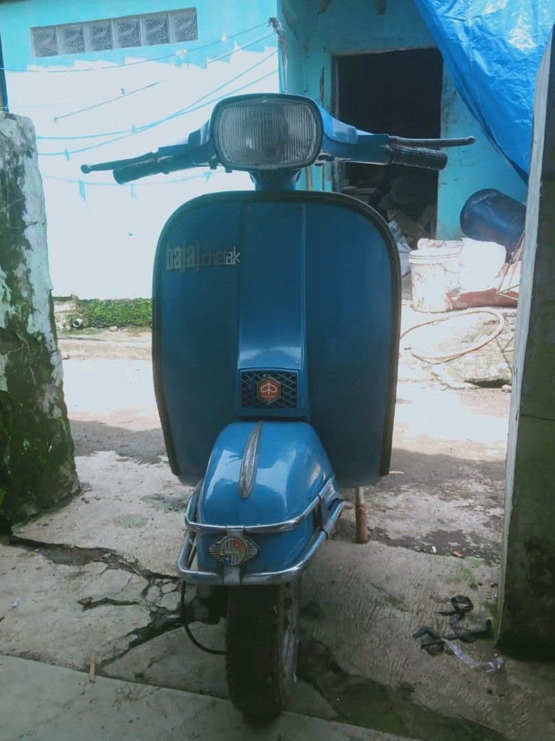 Vespa rare Bajaj Super Edisi akhir tahun 83, Motor di Carousell