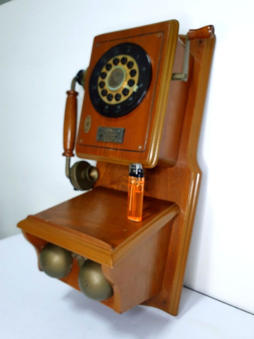 Vintage 1927 CLASSIC COLLECTOR EDITION solid wood wall mount telephone ...
