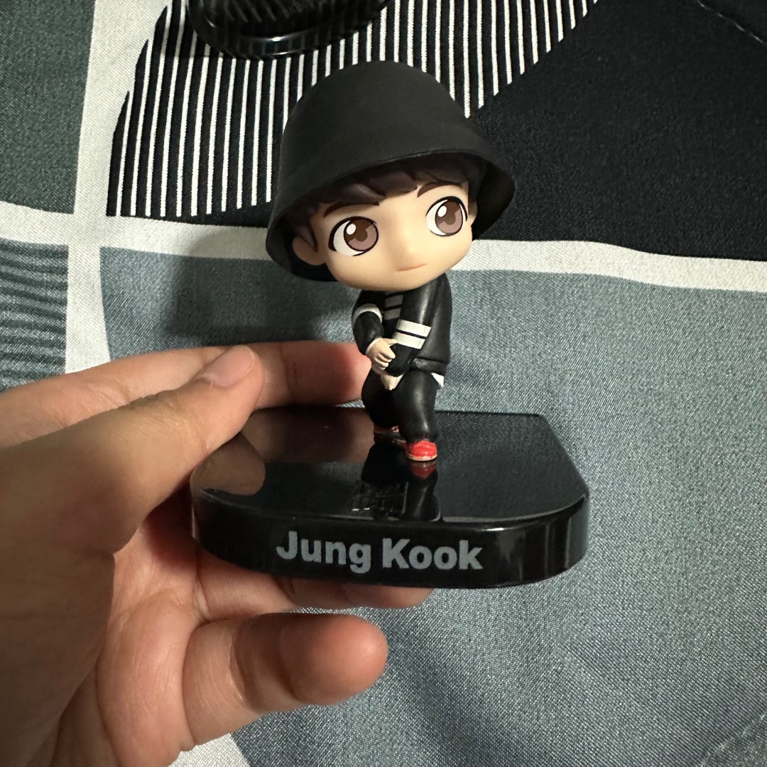 wts bts tiny tan figurines micdrop jungkook idol taehyung v, Hobbies & Toys, Memorabilia ...