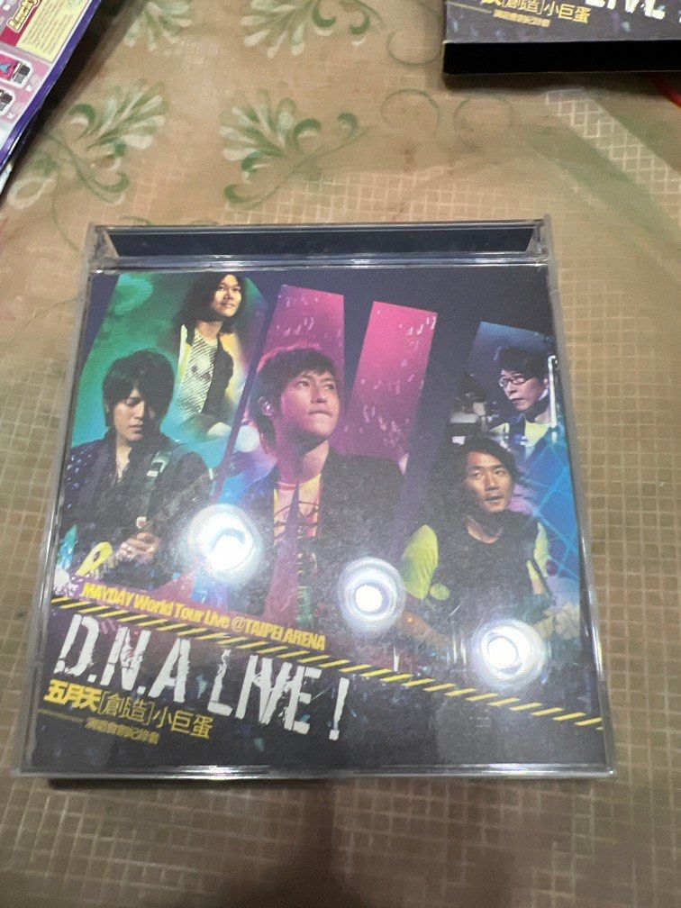 五月天 dna live cd/Dvd, Hobbies & Toys, Music & Media, CDs & DVDs on Carousell