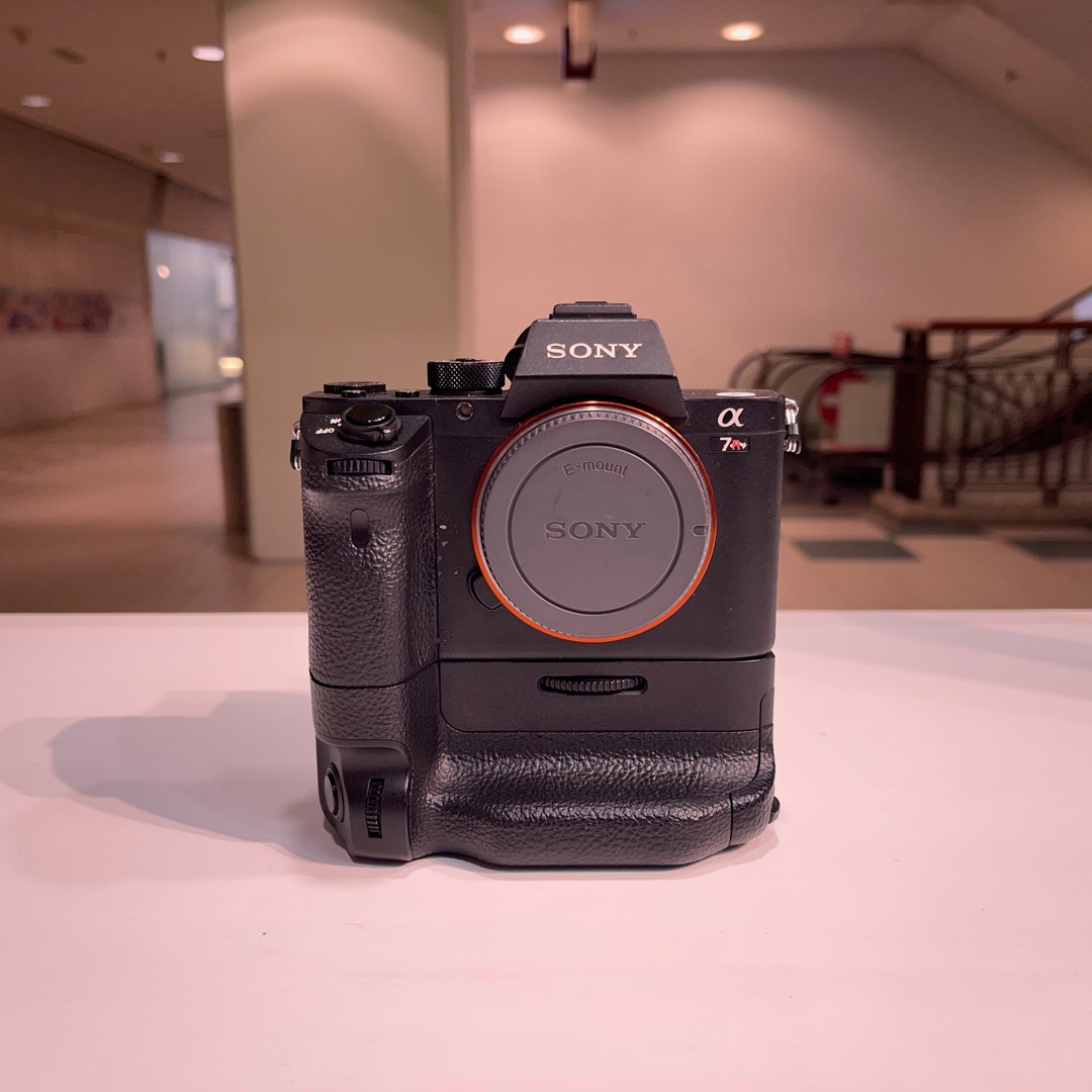 A7R Mark ii Sony Body Sc41k + Battery Grip, Photography, Cameras on ...