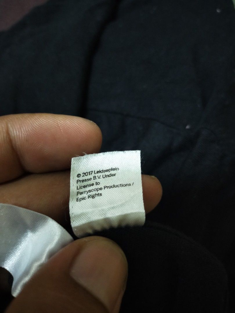 ACDC Band x H&M Tshirt, Men's Fashion, Tops & Sets, Tshirts & Polo Shirts on Carousell