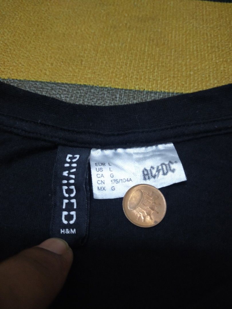 ACDC Band x H&M Tshirt, Men's Fashion, Tops & Sets, Tshirts & Polo Shirts on Carousell