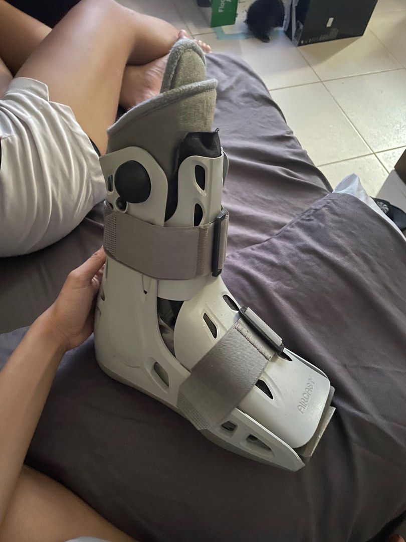 AIRCAST BOOT - ANKLE LENGHT MEDIUM on Carousell